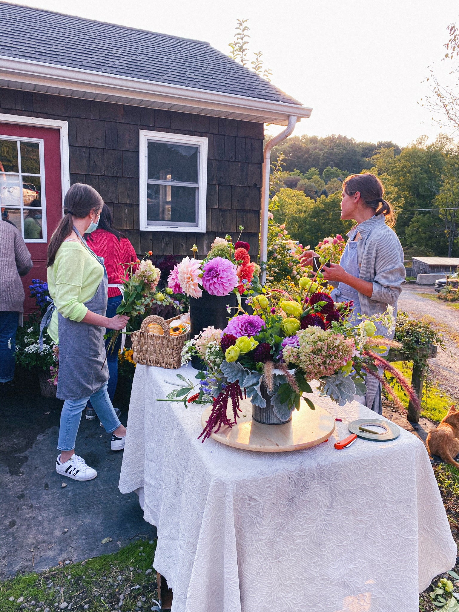 Arranging with Dahlias - 10AM | Pisarcik Flower Farm